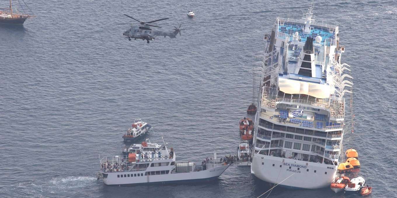 Όταν το «Sea Diamond» προσέκρουσε σε ξέρα | Δύο άνθρωποι παραμένουν ...