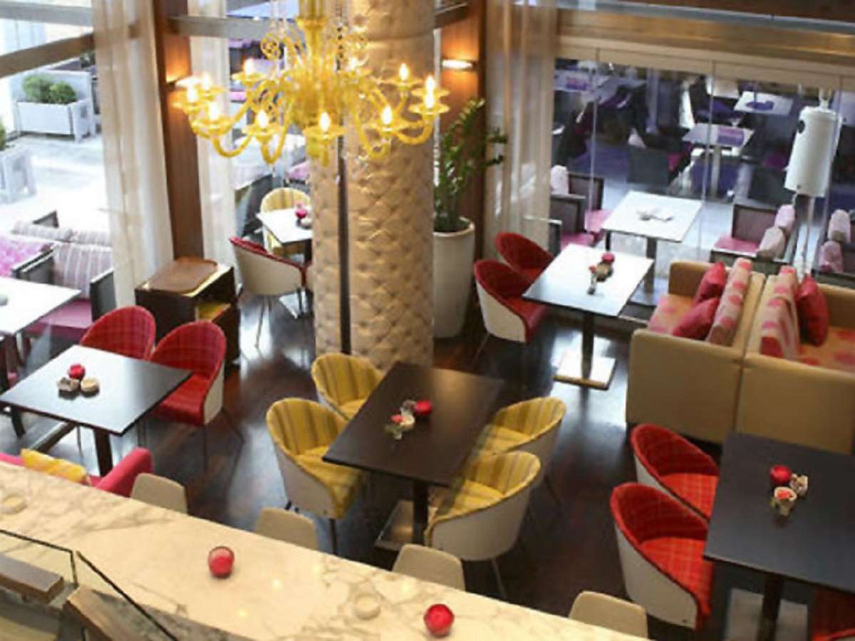 Το Όσκαρ Cafe στη Γλυφάδα ήταν κάποτε για τους ατίθασους κι όχι για ...